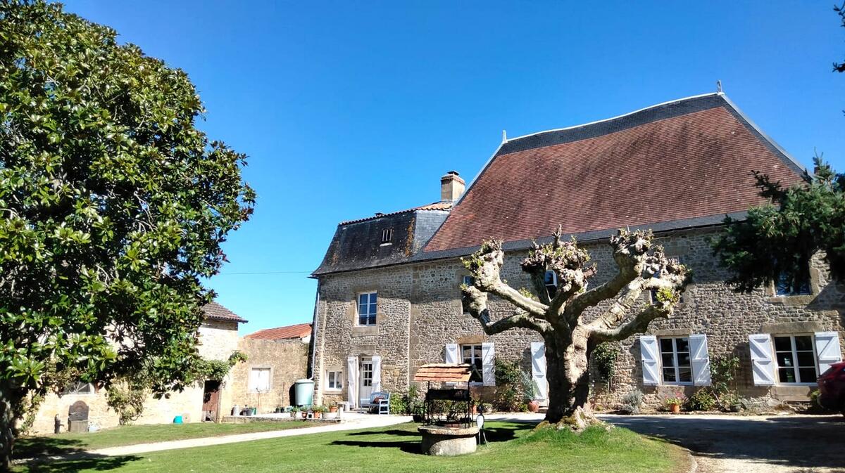 Historic 17th Century Manor House, Pool, Barn, Vienne