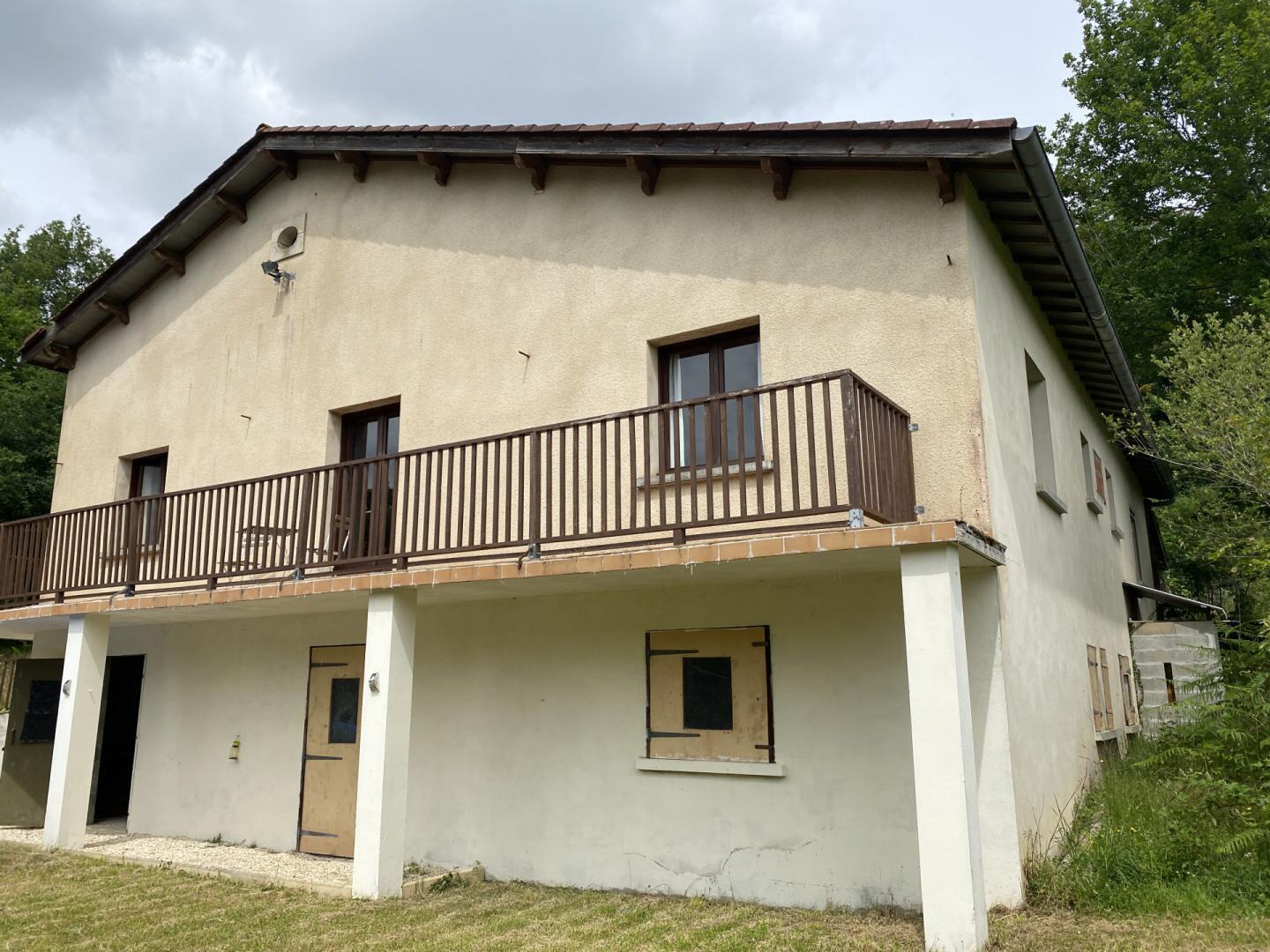 Brossac. Country house for sale. 3 bedrooms, basement and garden.