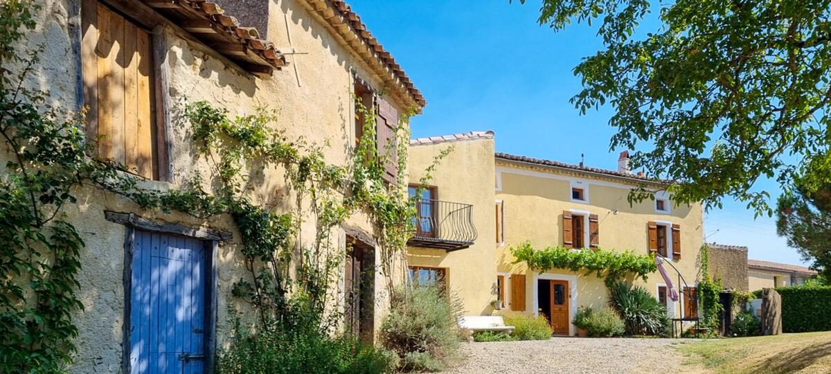 Pretty, well maintained 6-bedroom farmhouse with large gardens, pool ...